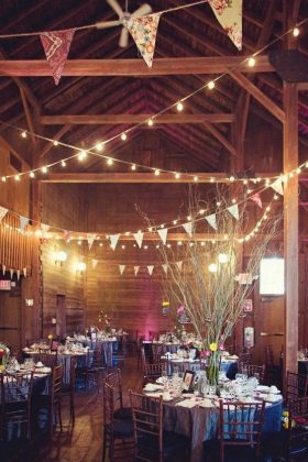 Stunning Rustic Wedding Barn Design With Vintage and Awesome Decorating ...