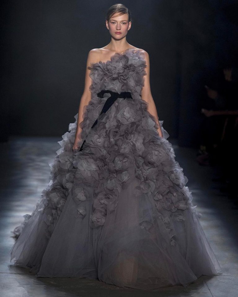 Adorable Wedding Gowns Designed With a Luxury and Unique Model Looks ...